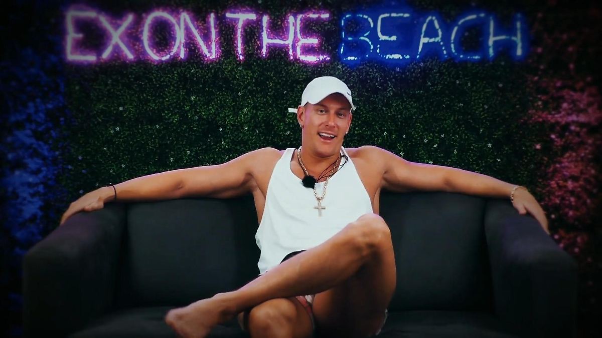 Ex on the Beach 2025: Erst knutscht Calvin Kleinen auf der einen, dann auf der anderen Seite